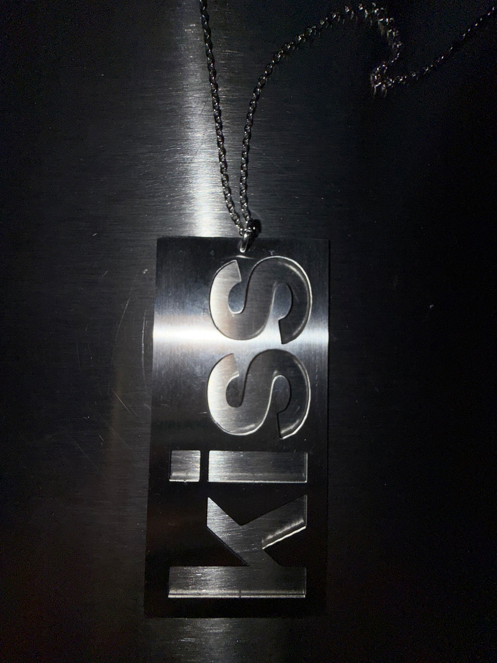 KISS CHAIN – WiG